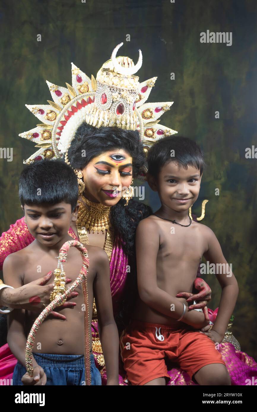 A Concept Agomoni photoshoot for Unloved underprivileged children. Maa ...