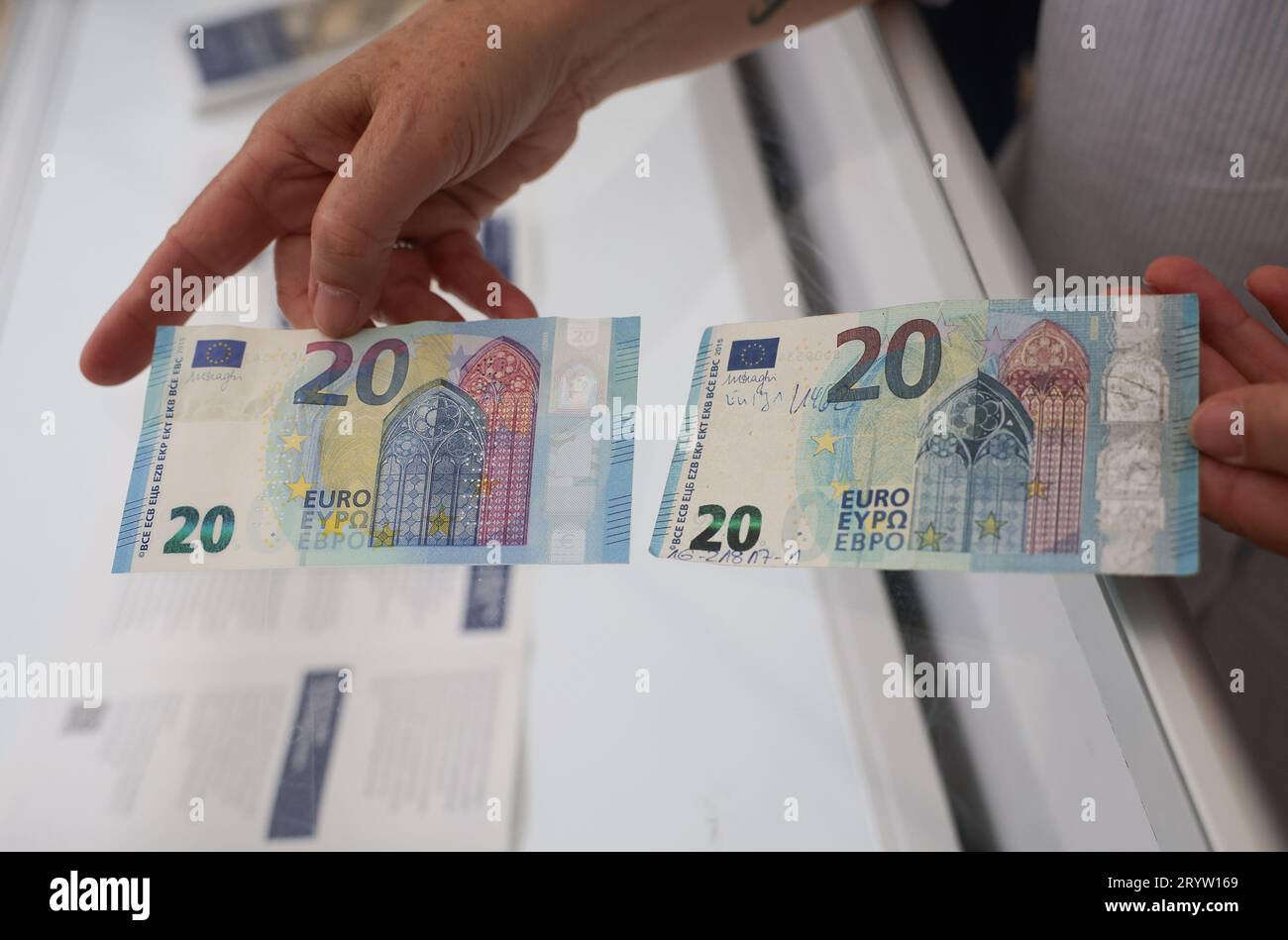 Hamburg, Germany. 02nd Oct, 2023. A counterfeit 20-euro bill (r) and a ...