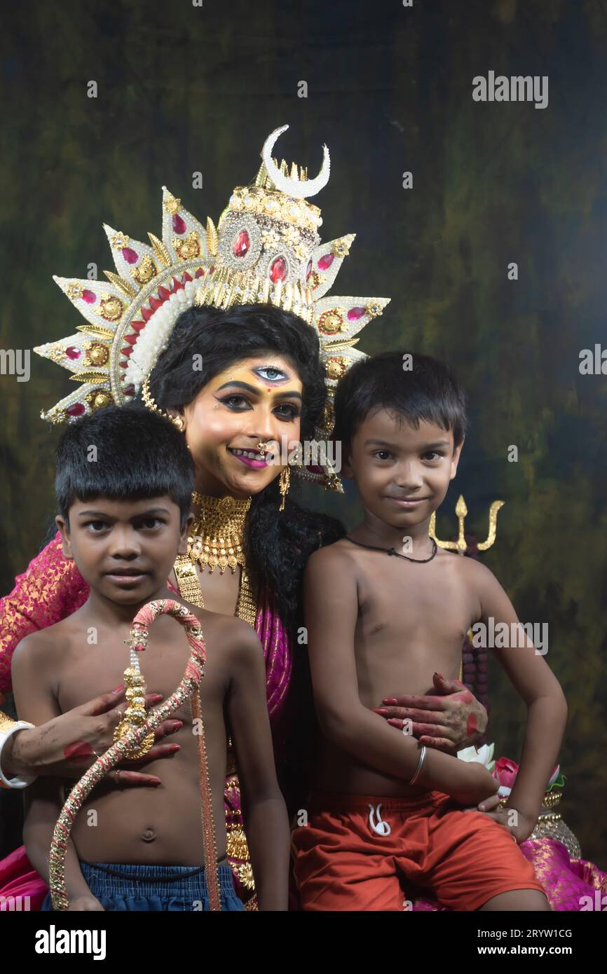 A Concept Agomoni photoshoot for Unloved underprivileged children. Maa ...