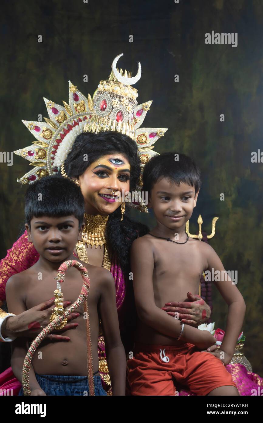 A Concept Agomoni photoshoot for Unloved underprivileged children. Maa ...