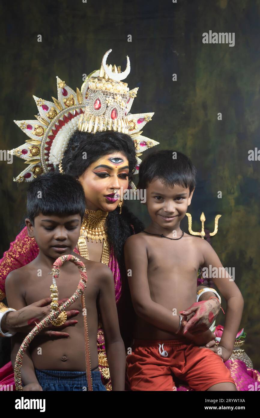 A Concept Agomoni photoshoot for Unloved underprivileged children. Maa ...