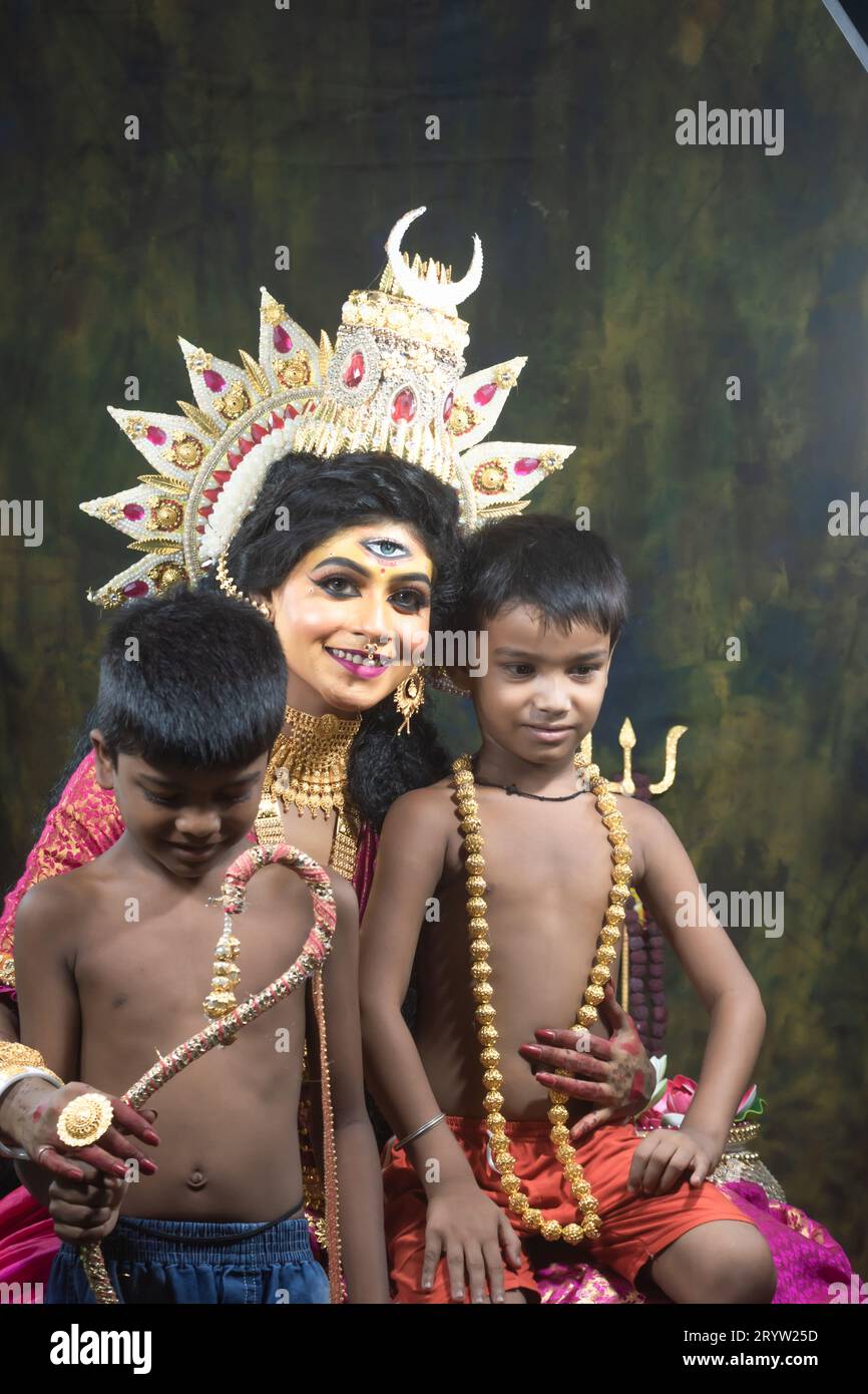 A Concept Agomoni photoshoot for Unloved underprivileged children. Maa ...