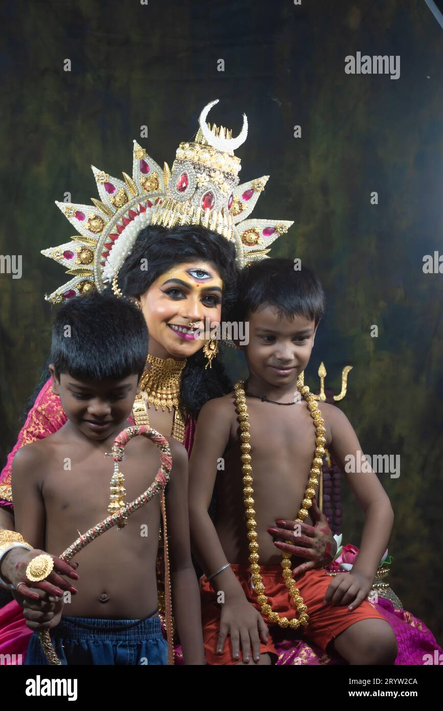 A Concept Agomoni photoshoot for Unloved underprivileged children. Maa ...