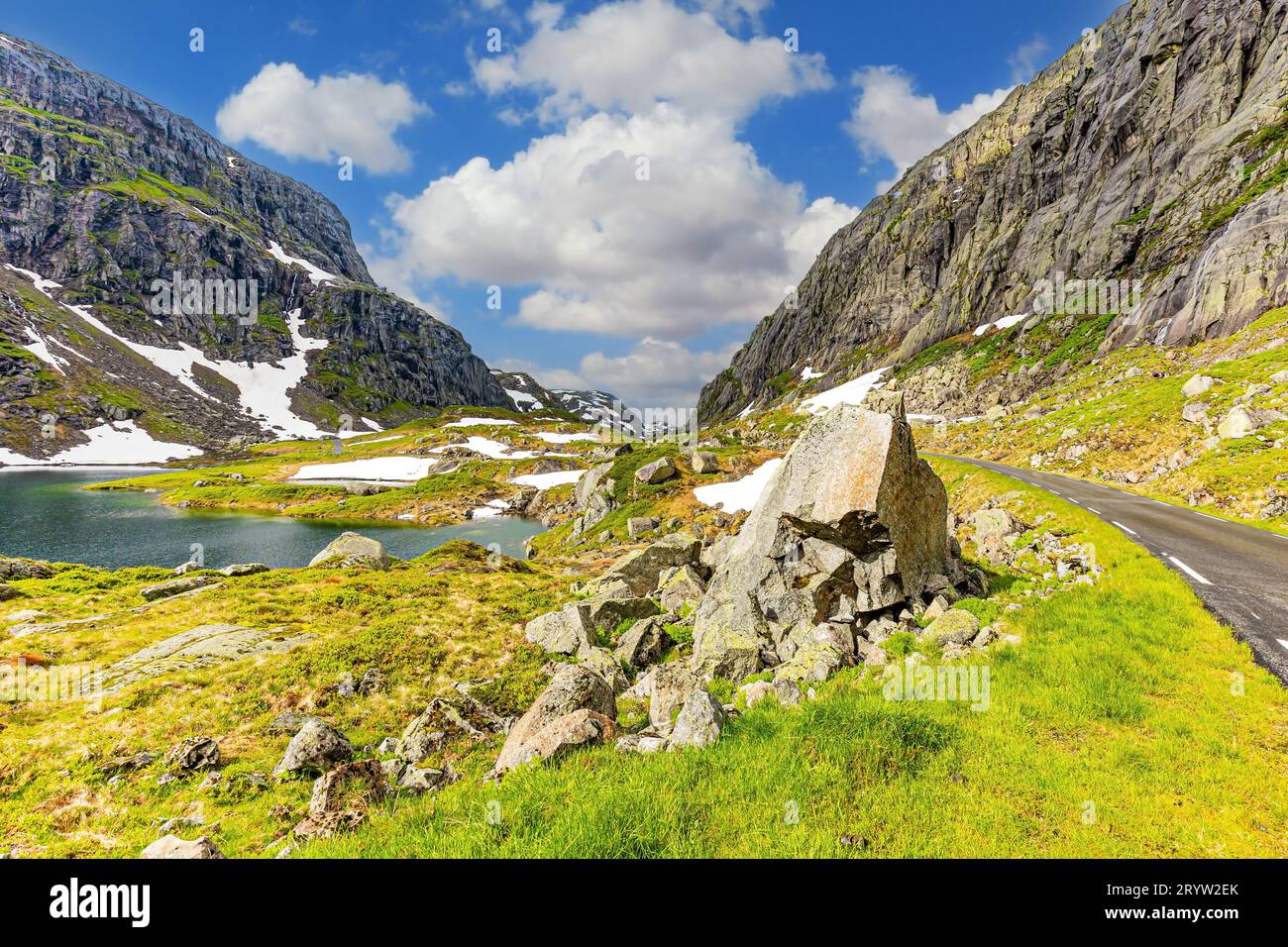Snowfields hi-res stock photography and images - Alamy