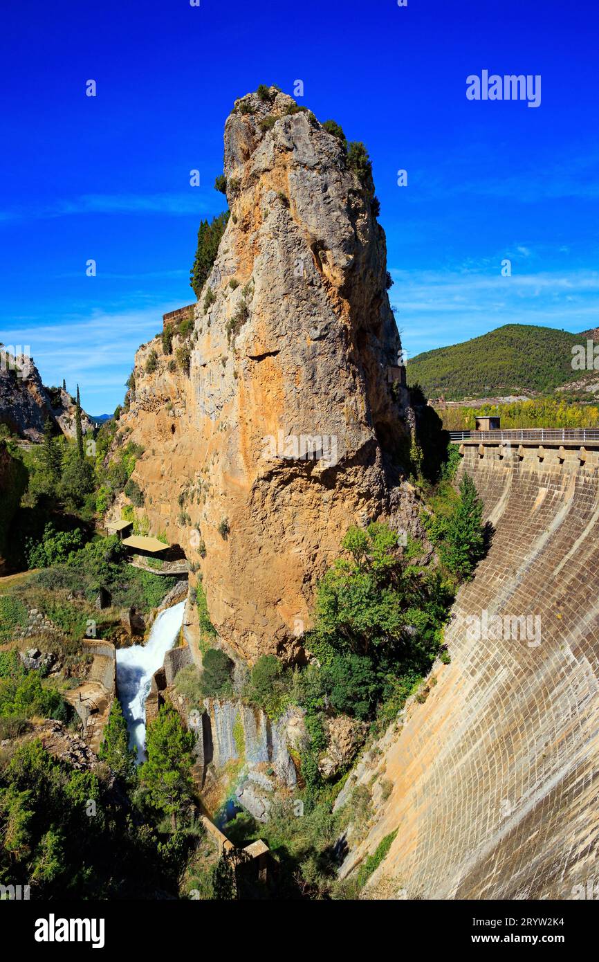 Magnificent scenic dam Stock Photo - Alamy
