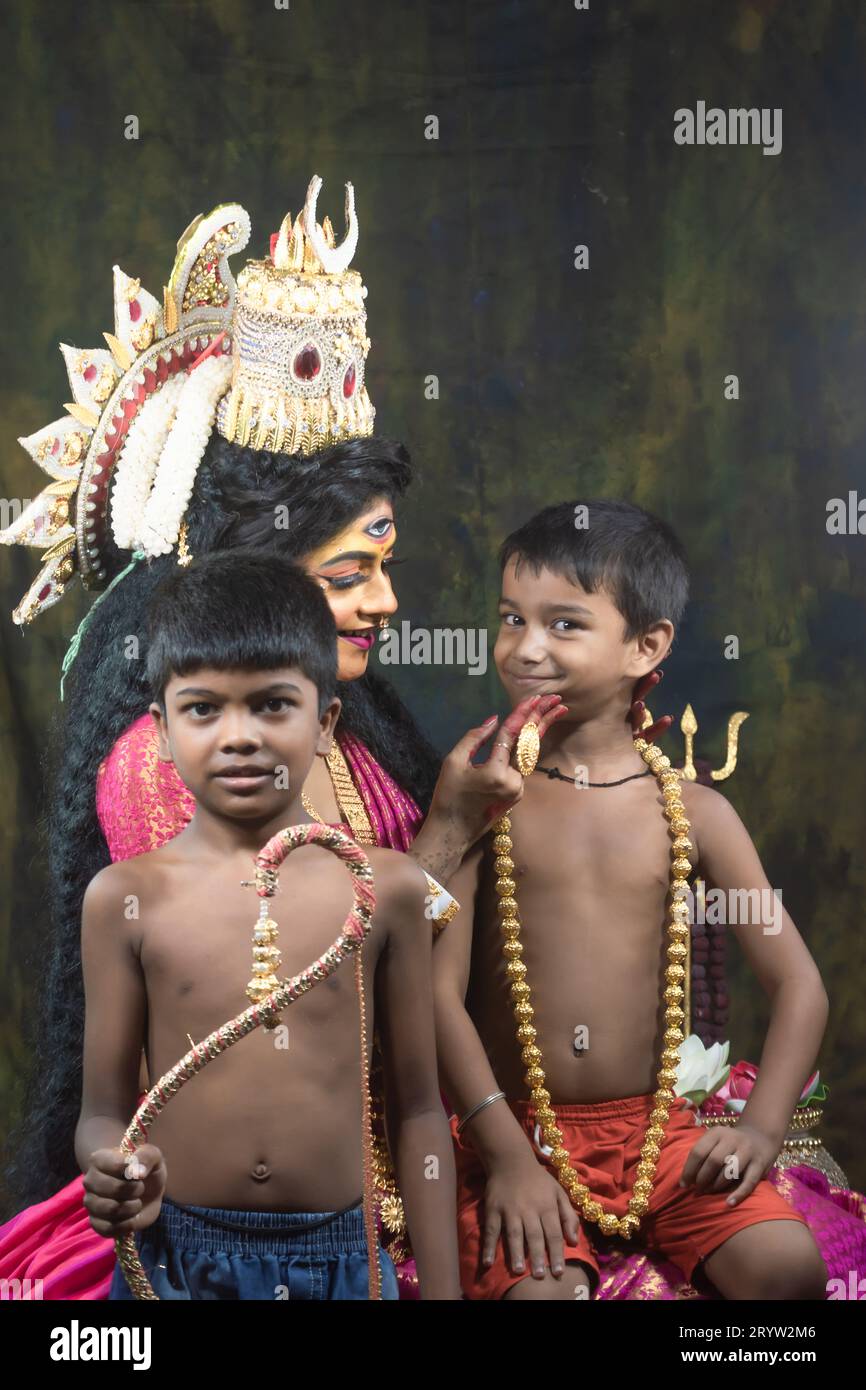 A Concept Agomoni photoshoot for Unloved underprivileged children. Maa ...