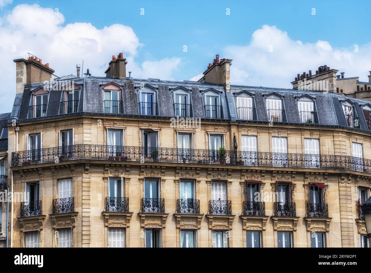 Parisian apartment complex Stock Photo - Alamy