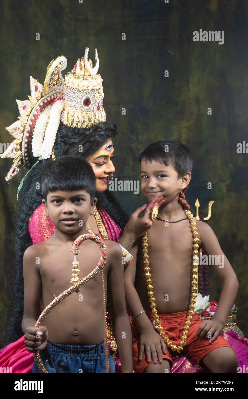 A Concept Agomoni photoshoot for Unloved underprivileged children. Maa ...