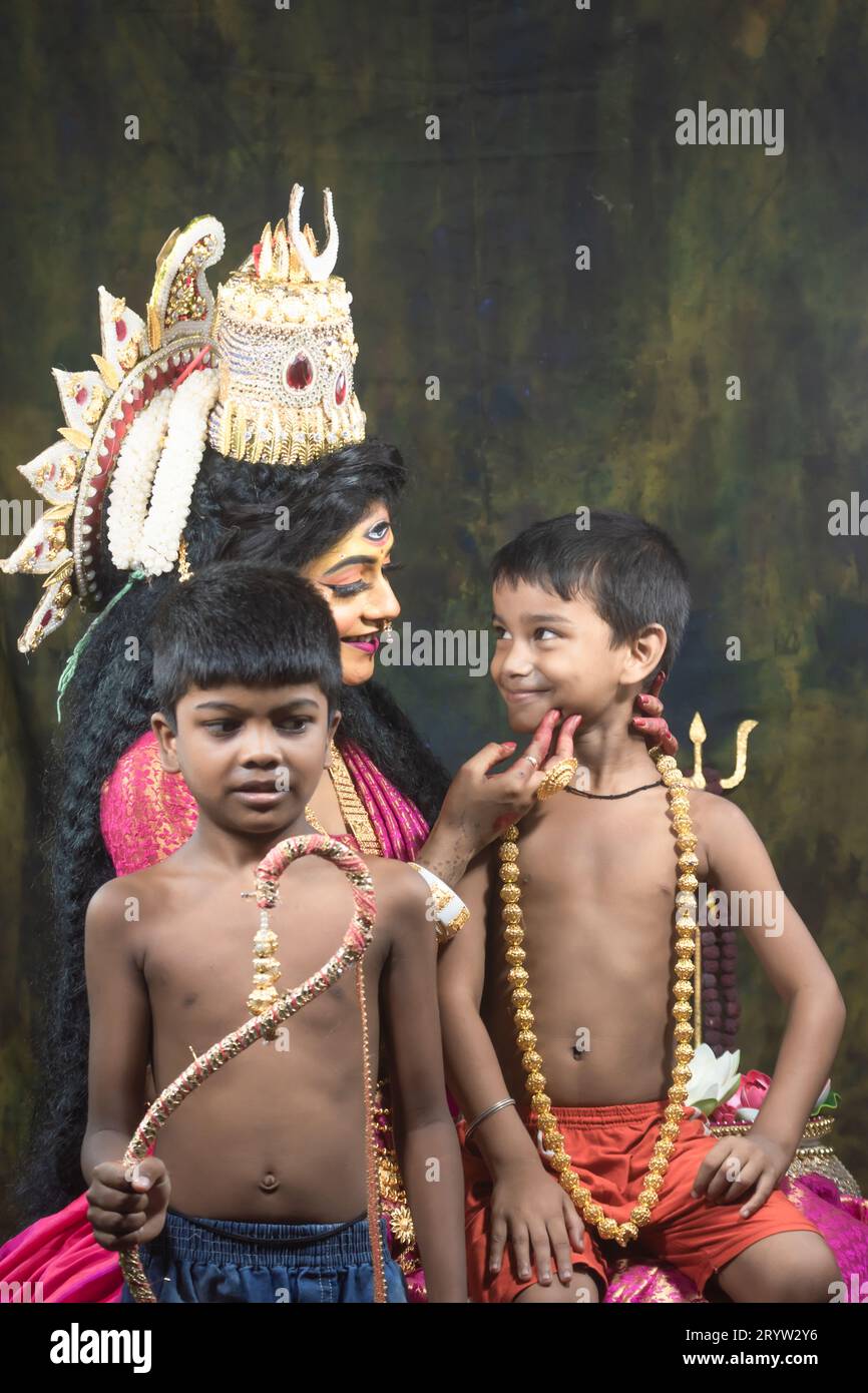 A Concept Agomoni photoshoot for Unloved underprivileged children. Maa ...