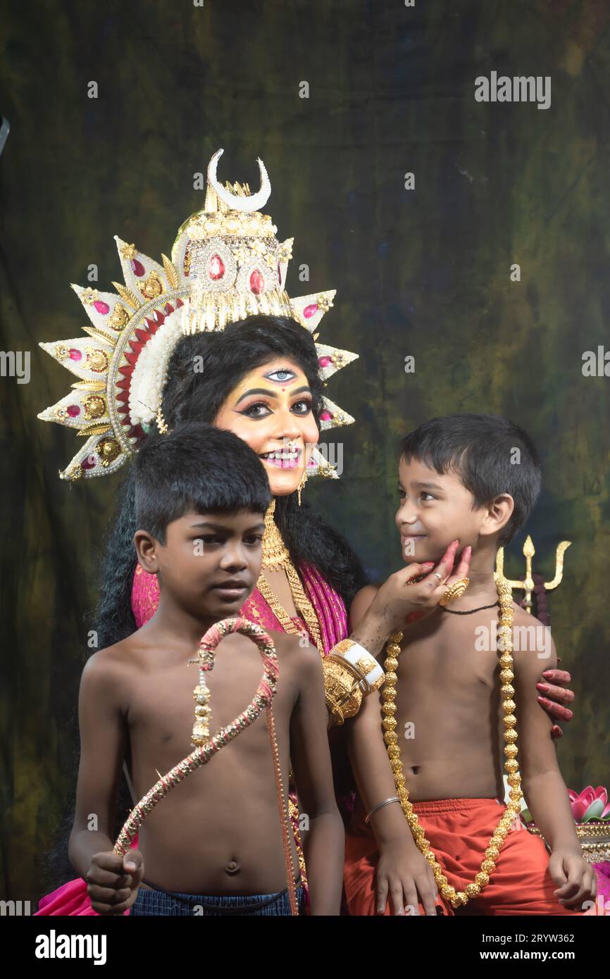 A Concept Agomoni photoshoot for Unloved underprivileged children. Maa ...