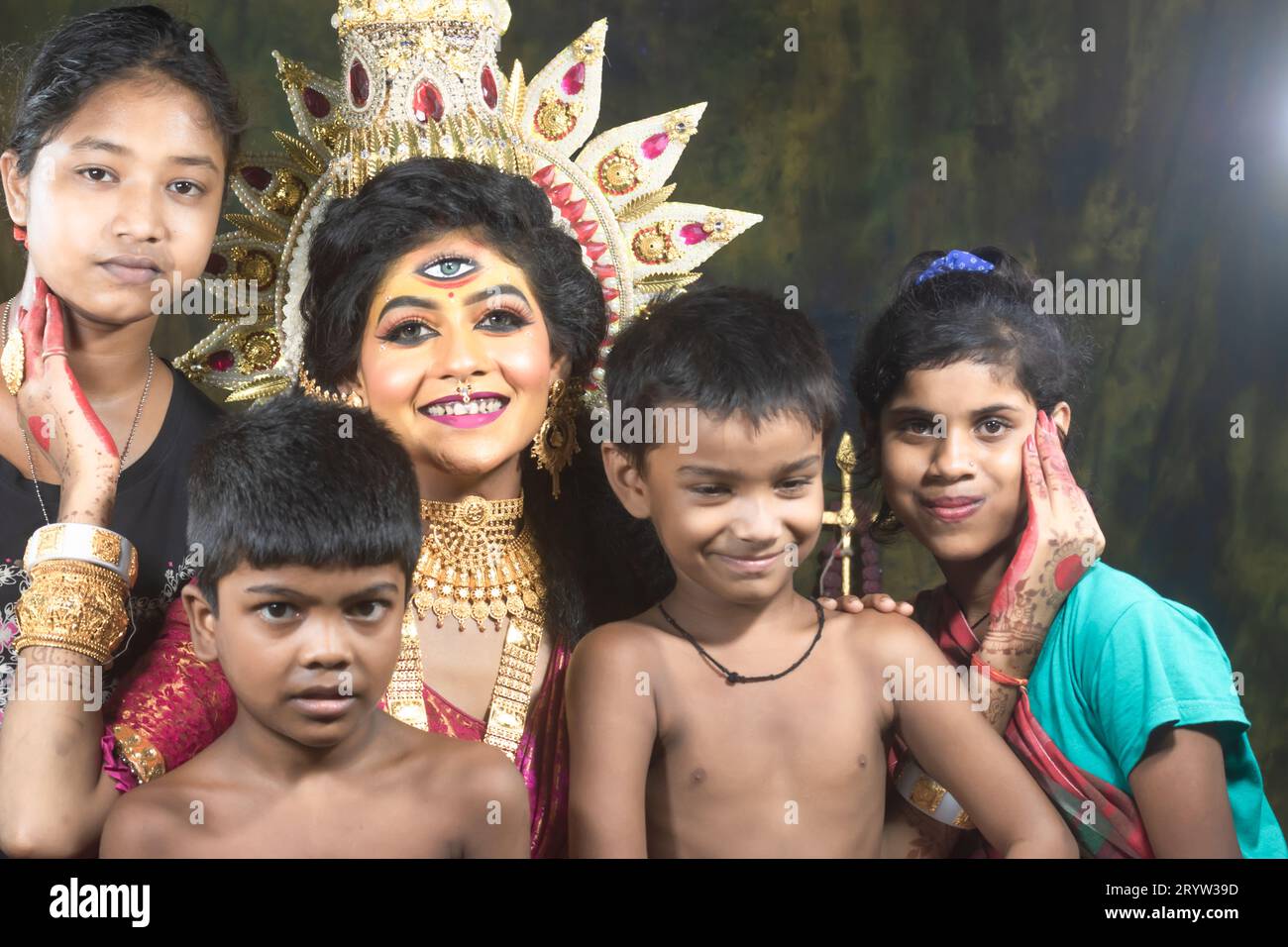 A Concept Agomoni photoshoot for Unloved underprivileged children. Maa ...