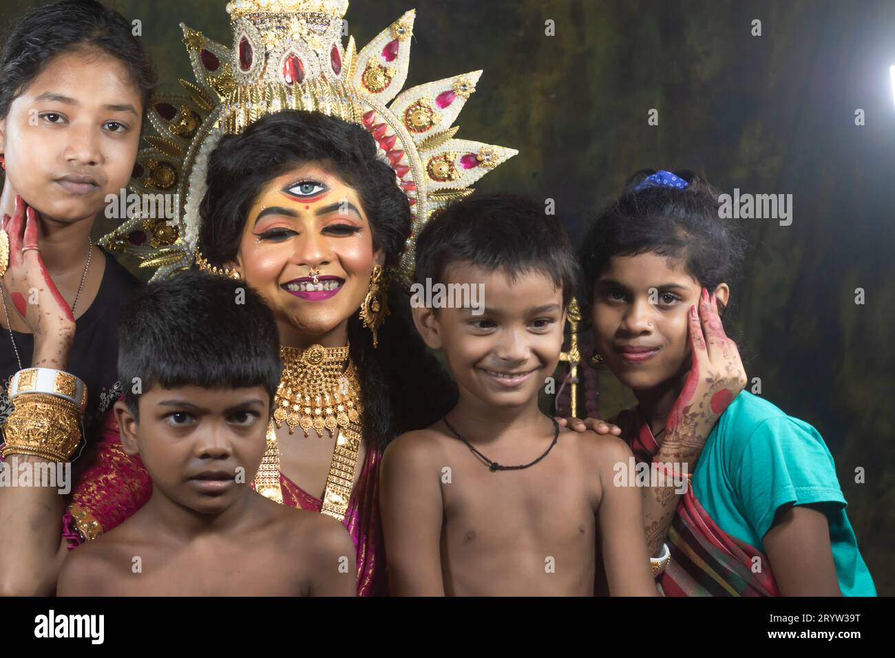 A Concept Agomoni photoshoot for Unloved underprivileged children. Maa ...