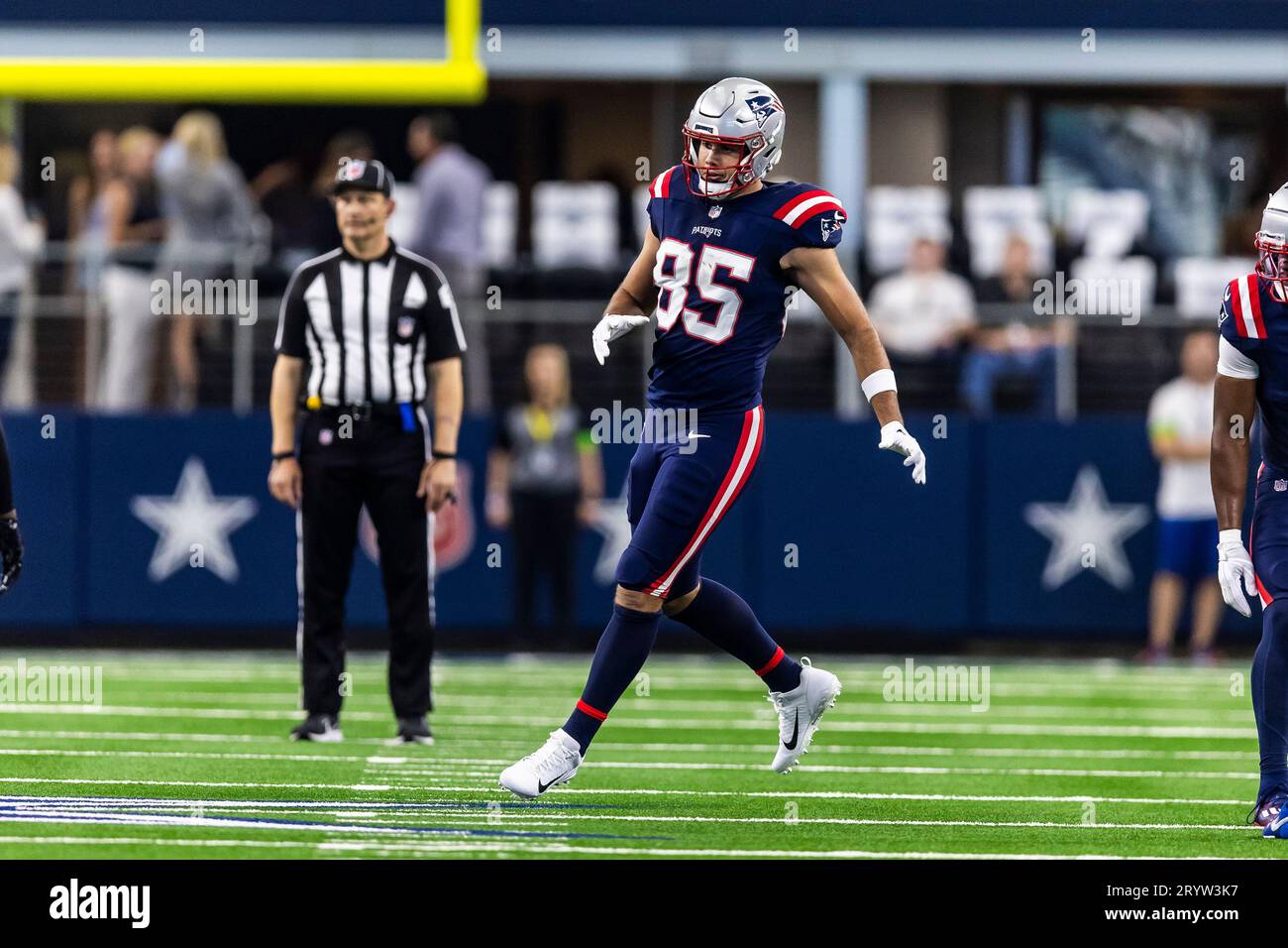 New England Patriots tight end Hunter Henry (85) is seen during the ...