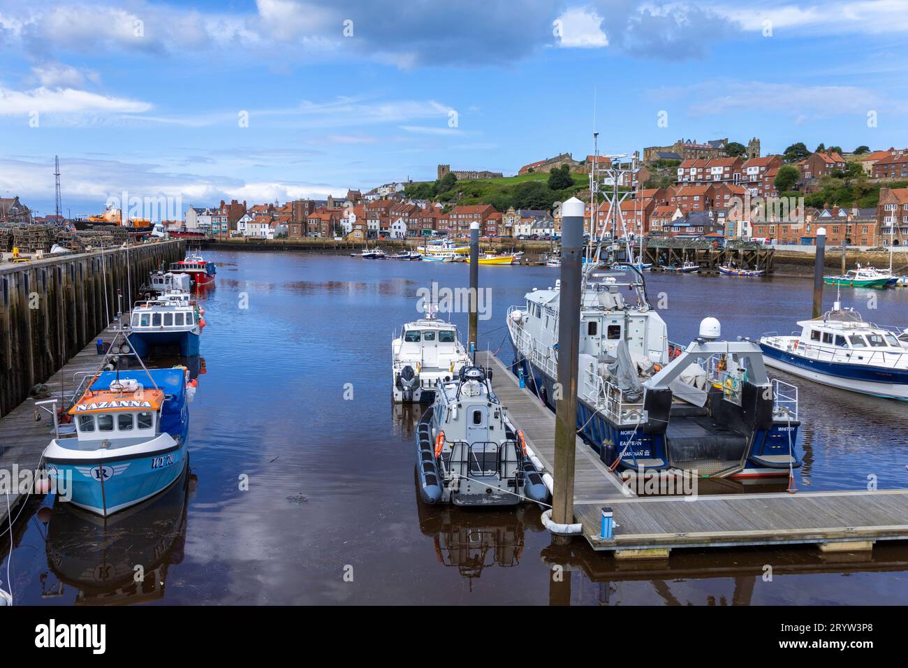 Whitby harbour hi-res stock photography and images - Alamy