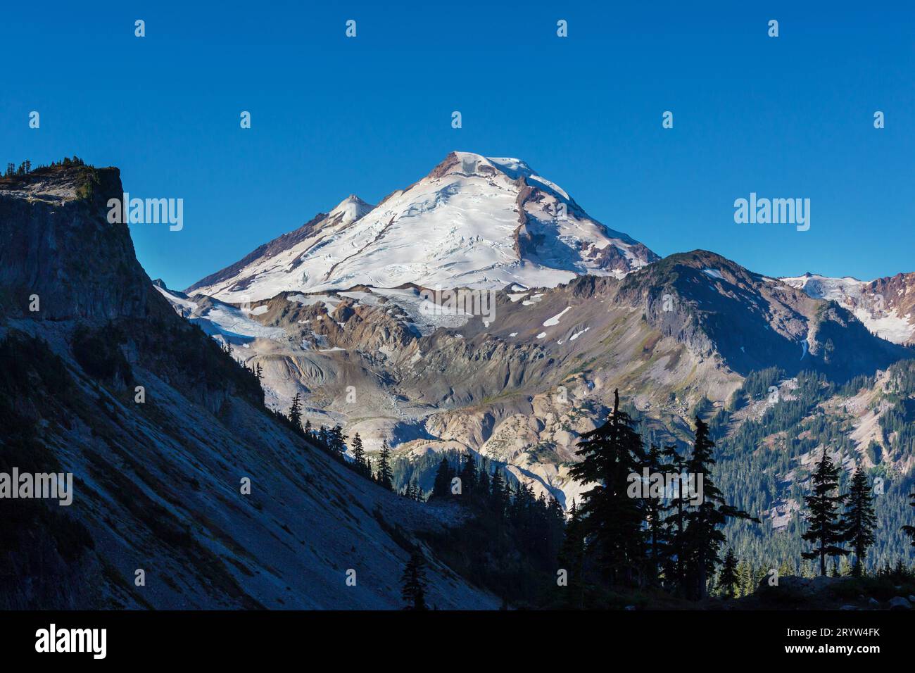 Mountain climbing mt baker hi-res stock photography and images - Alamy