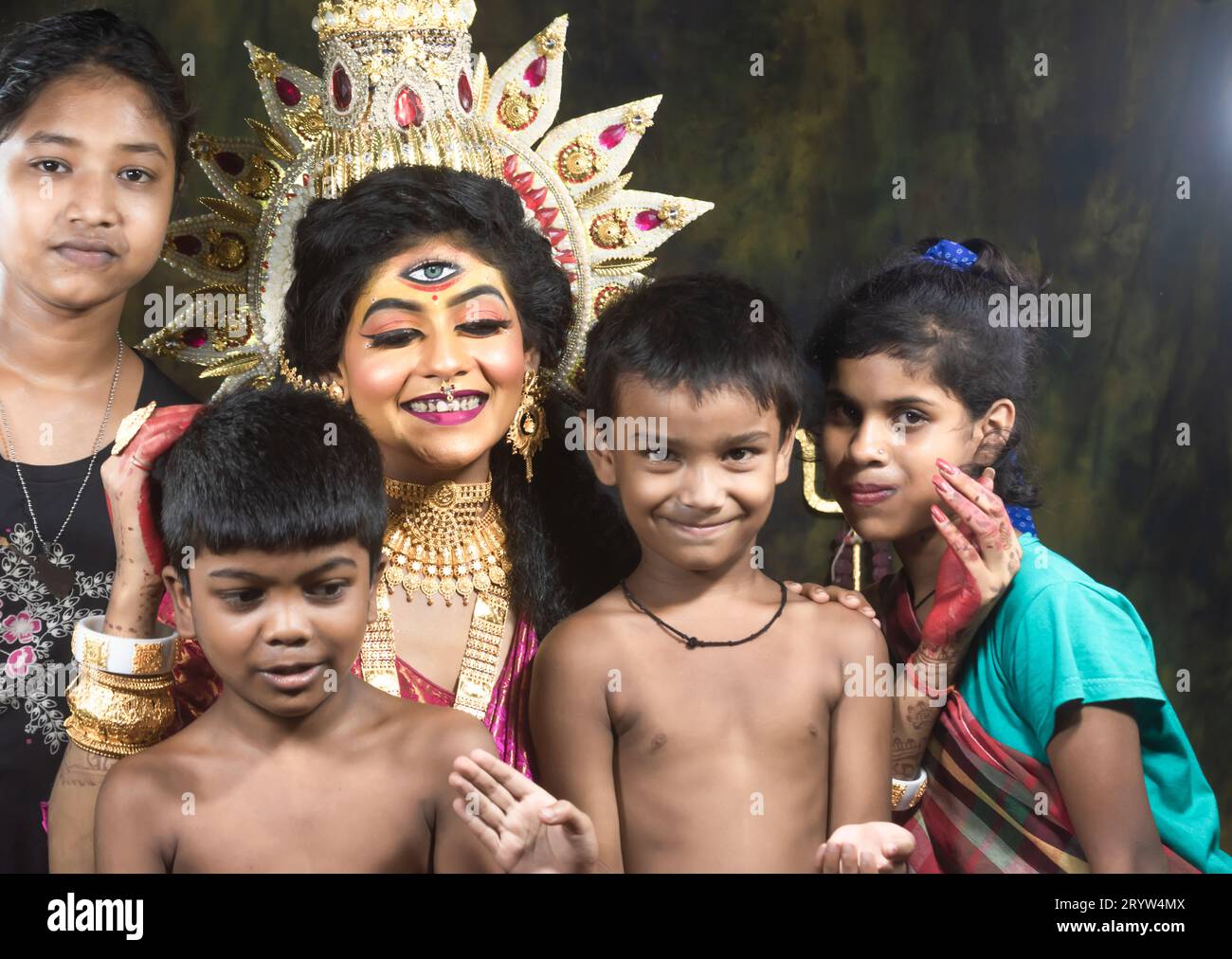 A Concept Agomoni photoshoot for Unloved underprivileged children. Maa ...