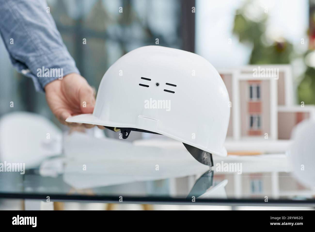 Engineering man white safety hi-res stock photography and images - Alamy