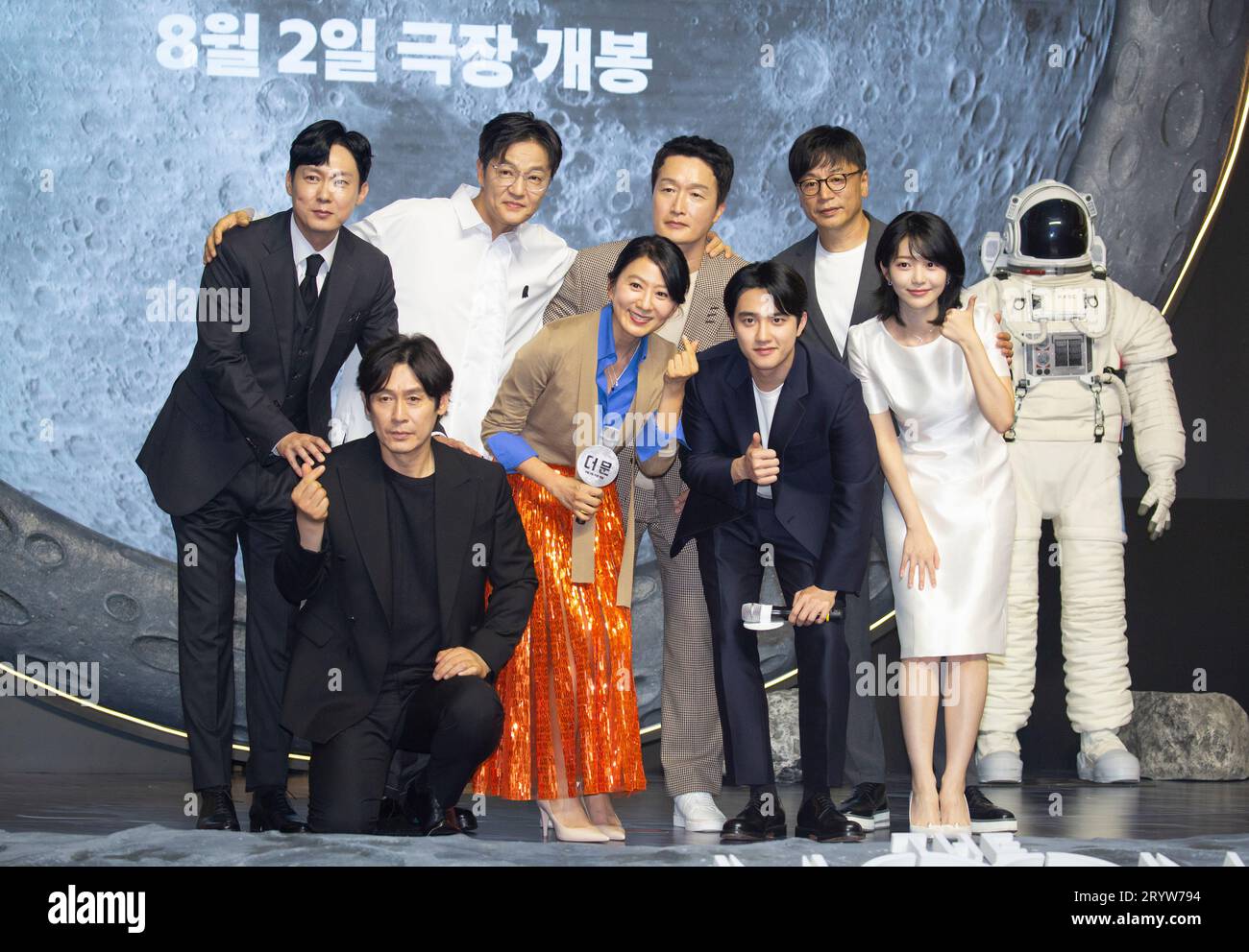 (L-R, front row) Seol Kyung-Gu, Kim Hee-Ae, D.O.(EXO), Hong Seung-Hee ...