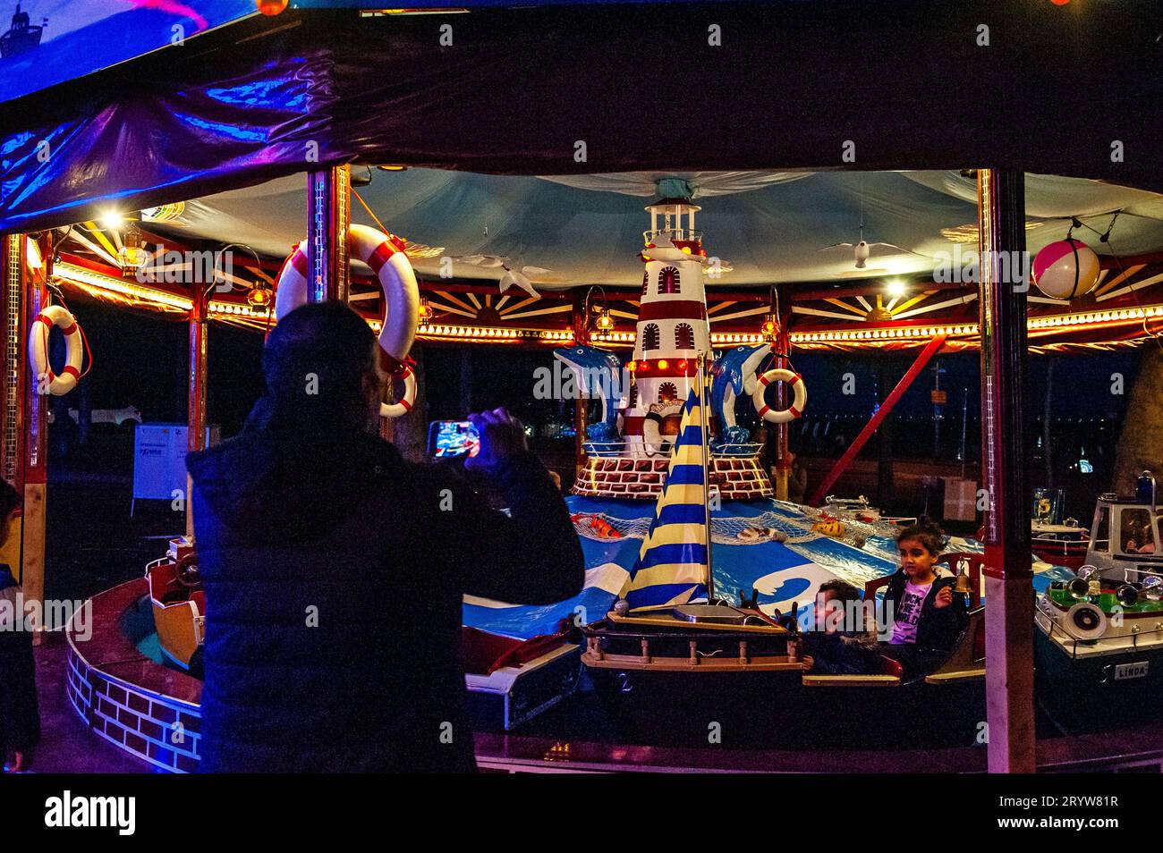 Retro images of funfair hi-res stock photography and images - Alamy