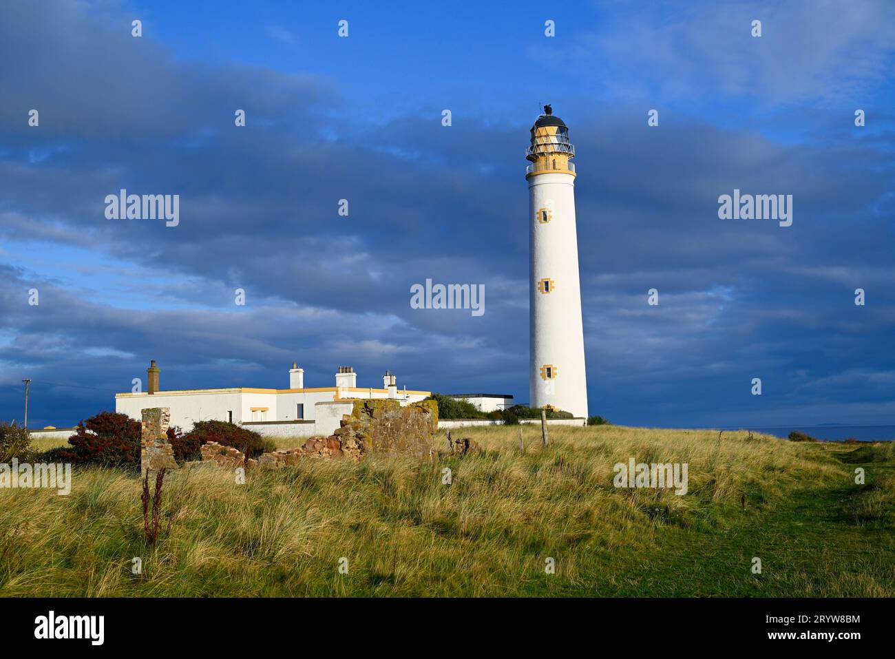 Barns ness lighthouse cottage hi-res stock photography and images - Alamy