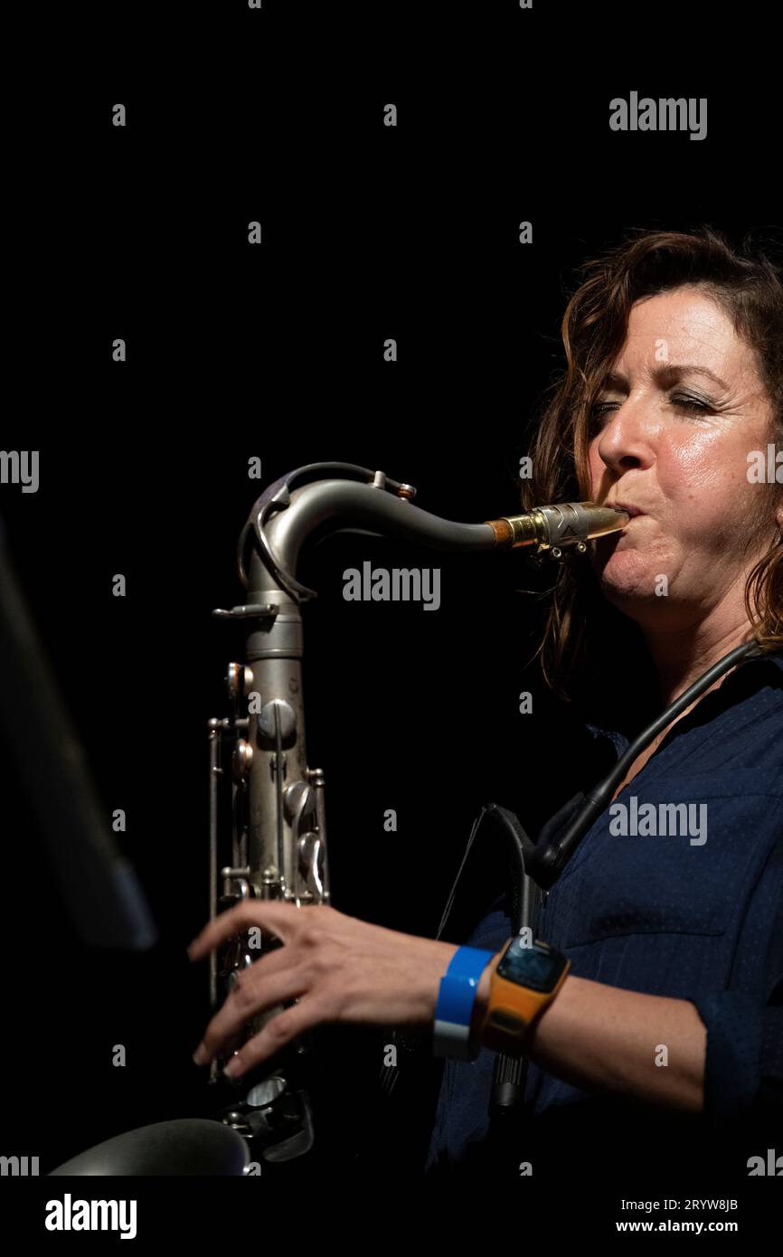 Sidewoman hi-res stock photography and images - Alamy