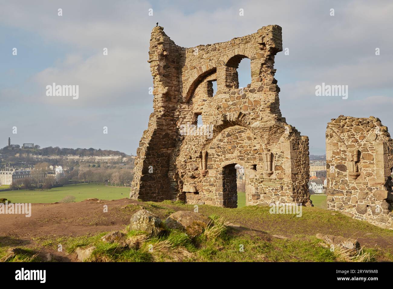 The ruins of St Anthony's chapel, Edinburgh, Scotland Stock Photo - Alamy
