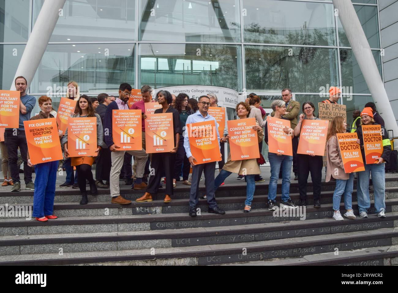 University college hospital junior doctors strike hi-res stock ...