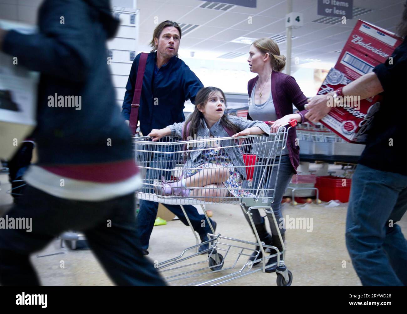 WORLD WAR Z 2013 Paramount Pictures film with from left: Brad Pitt ...