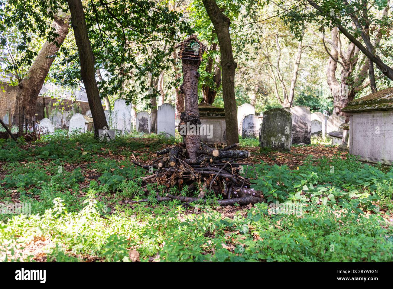 Bunhill Fields Burial Ground in Islington, resting place to many ...