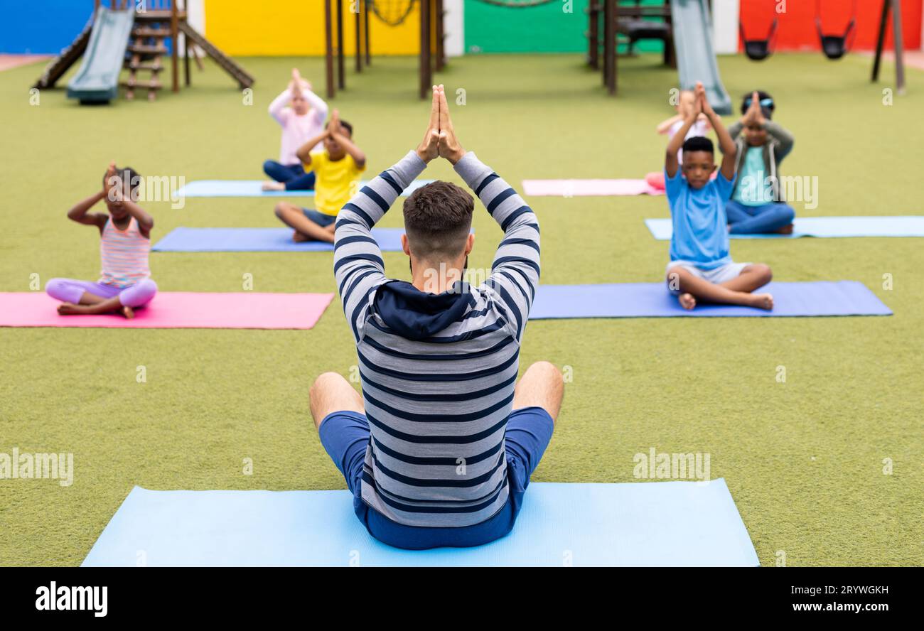 Young children in school yoga class hi-res stock photography and images ...