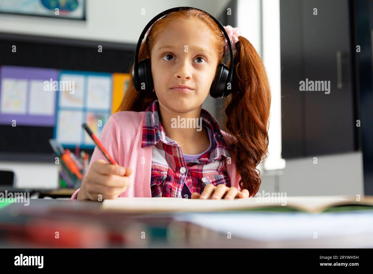 Children wearing headphones class hi-res stock photography and images ...