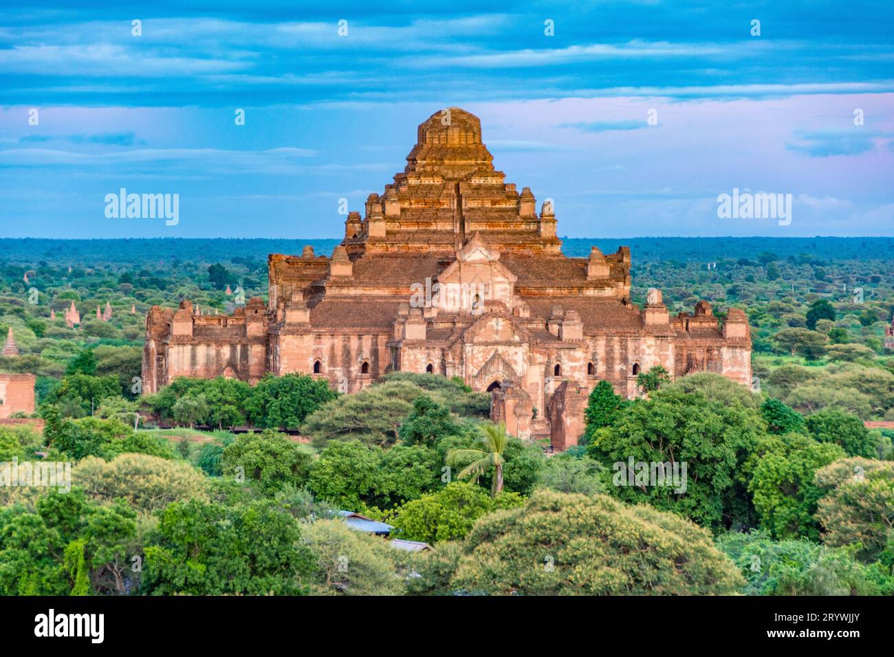 Dhammayan gyi temple hi-res stock photography and images - Alamy