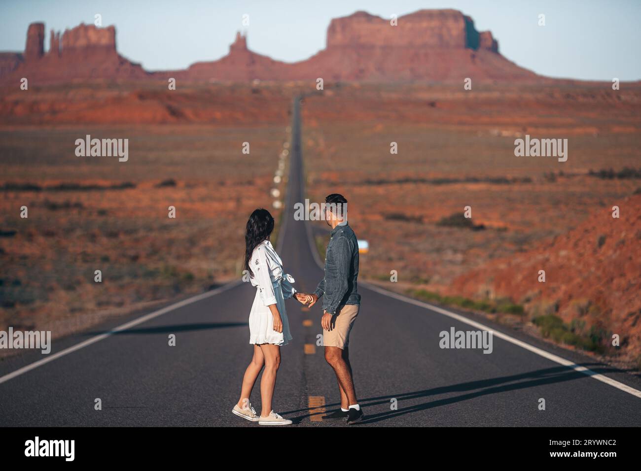 Happy couple on the famous road to Monument Valley in Utah. Amazing ...