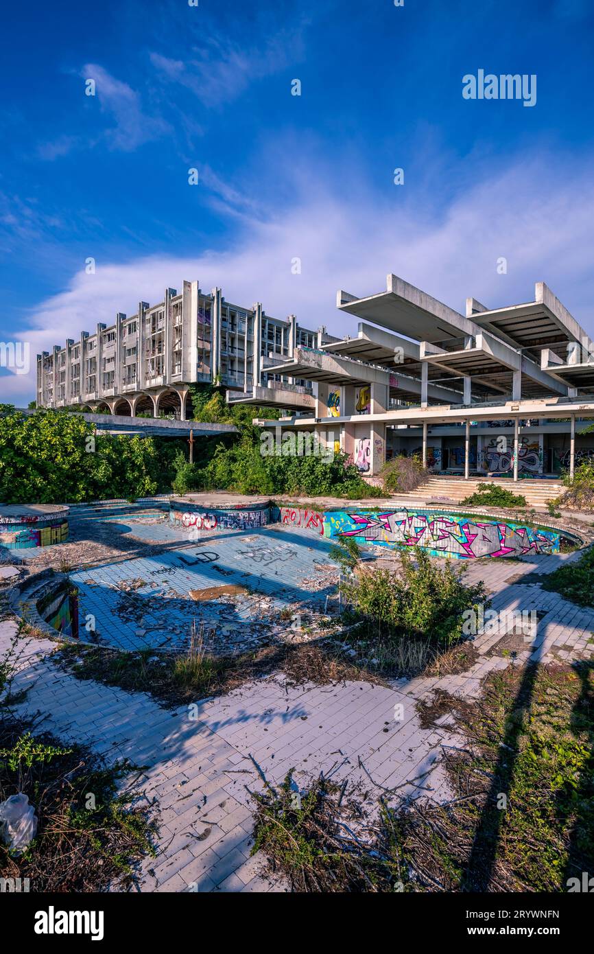 Hotel ruins hi-res stock photography and images - Alamy