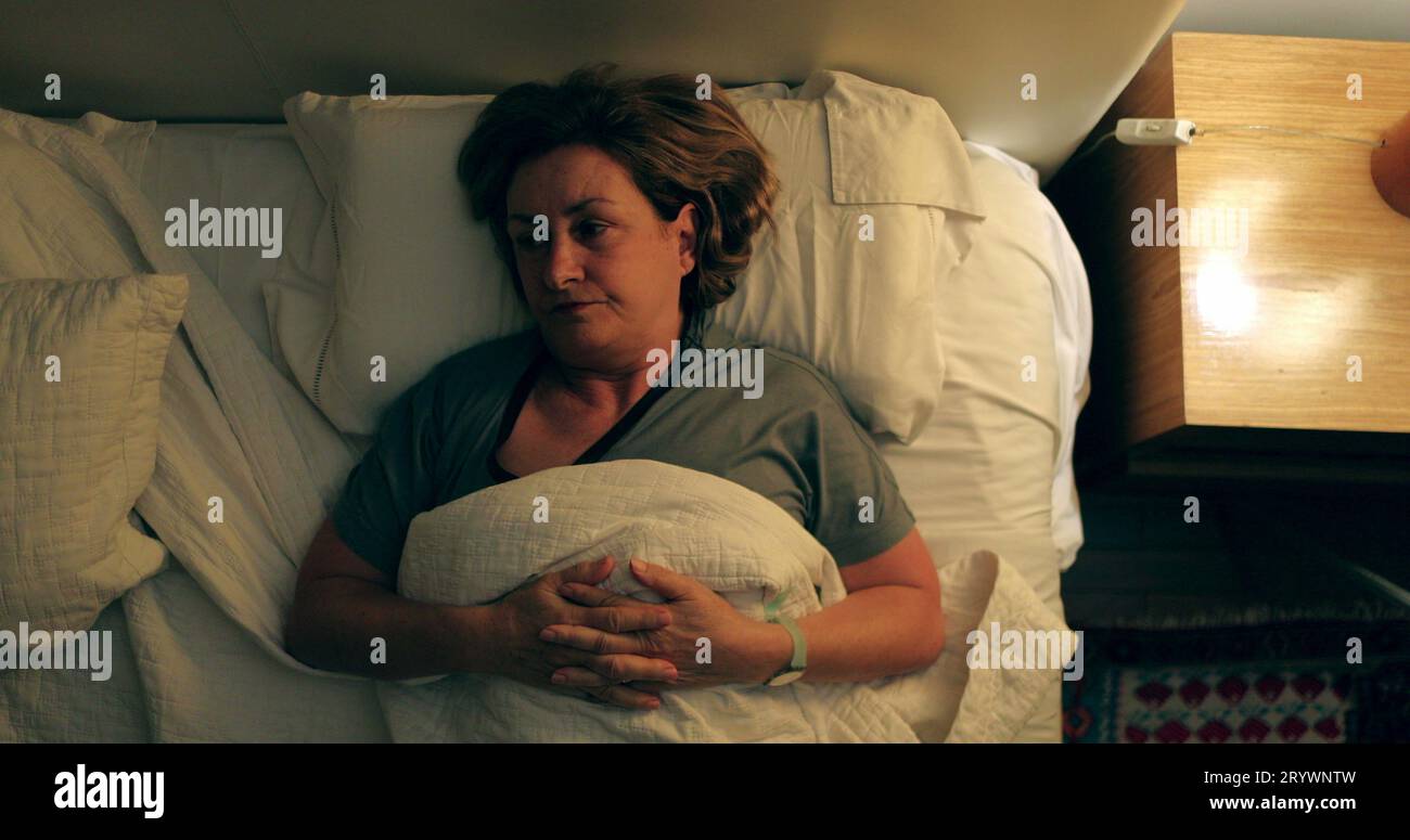 Switching off light bedroom hi-res stock photography and images - Alamy