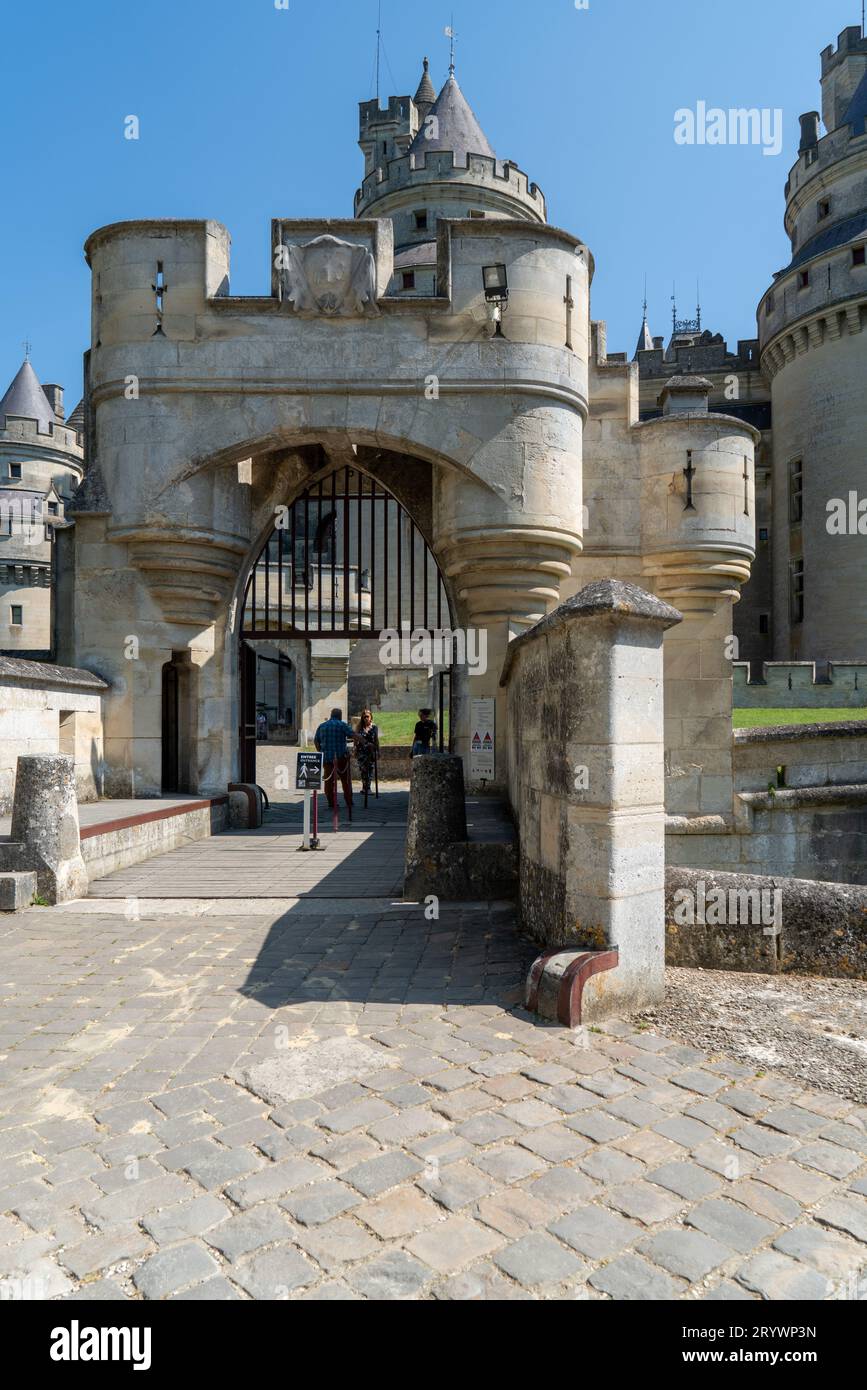 The ChÃ¢teau de Pierrefonds near CompiÃ¨gne Stock Photo - Alamy