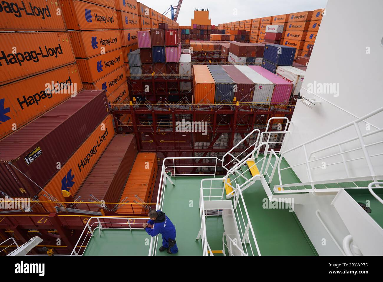 Hamburg, Germany. 02nd Oct, 2023. View into the hold of the Hapag-Lloyd ...