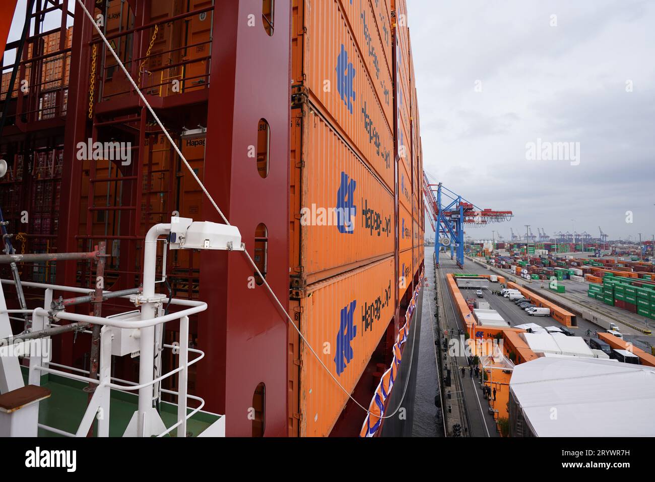 Hamburg, Germany. 02nd Oct, 2023. View of the containers in the hold of ...