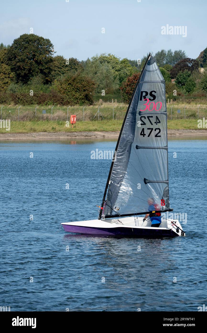 Sailing at Grimsbury Reservoir, Banbury, Oxfordshire, England, UK Stock ...