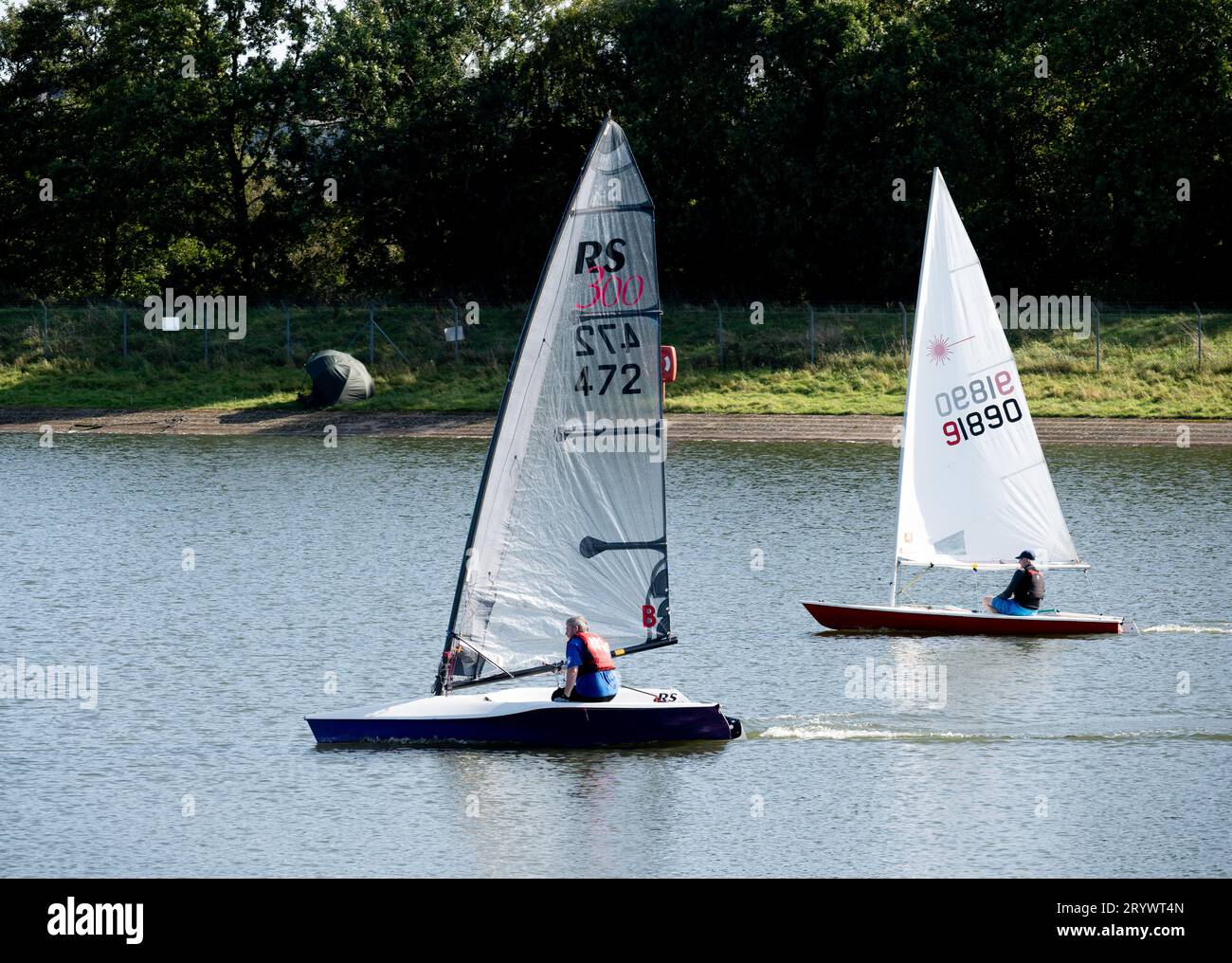 Sailing at Grimsbury Reservoir, Banbury, Oxfordshire, England, UK Stock ...