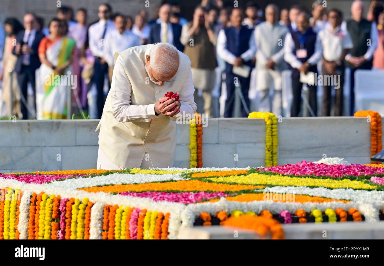 NEW DELHI, INDIA - OCTOBER 2: Prime Minister Narendra Modi pays tribute ...