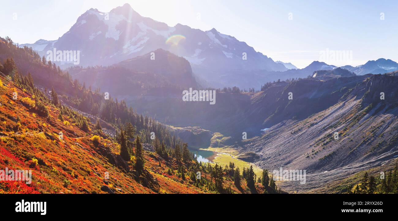 Mount shuksan hiker hi-res stock photography and images - Alamy