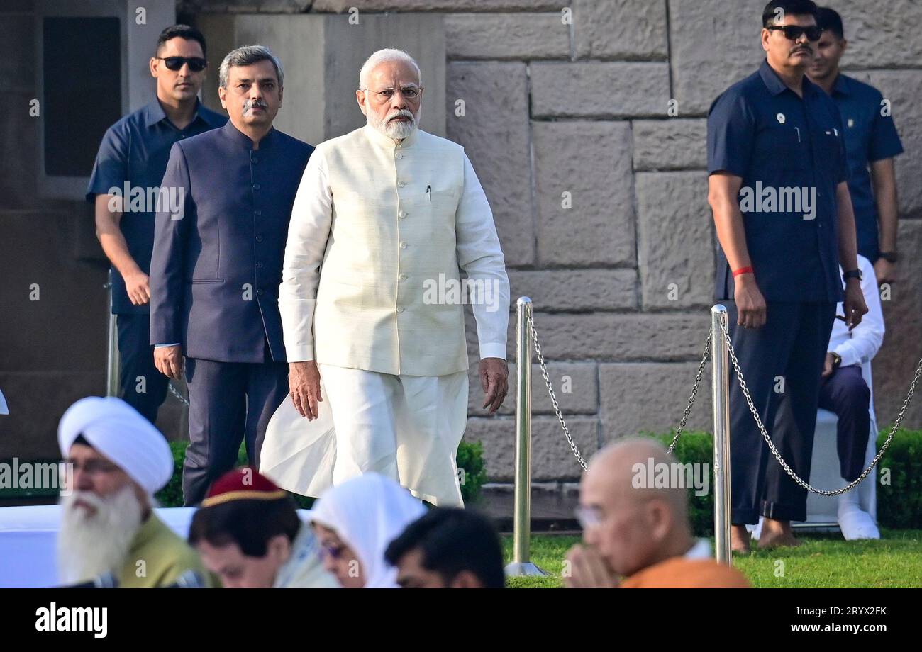NEW DELHI, INDIA - OCTOBER 2: Prime Minister Narendra Modi pays tribute ...