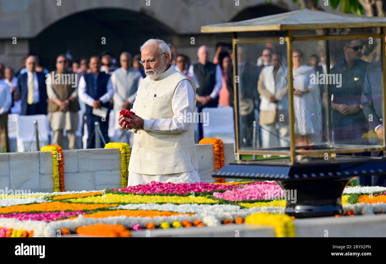 NEW DELHI, INDIA - OCTOBER 2: Prime Minister Narendra Modi pays tribute ...
