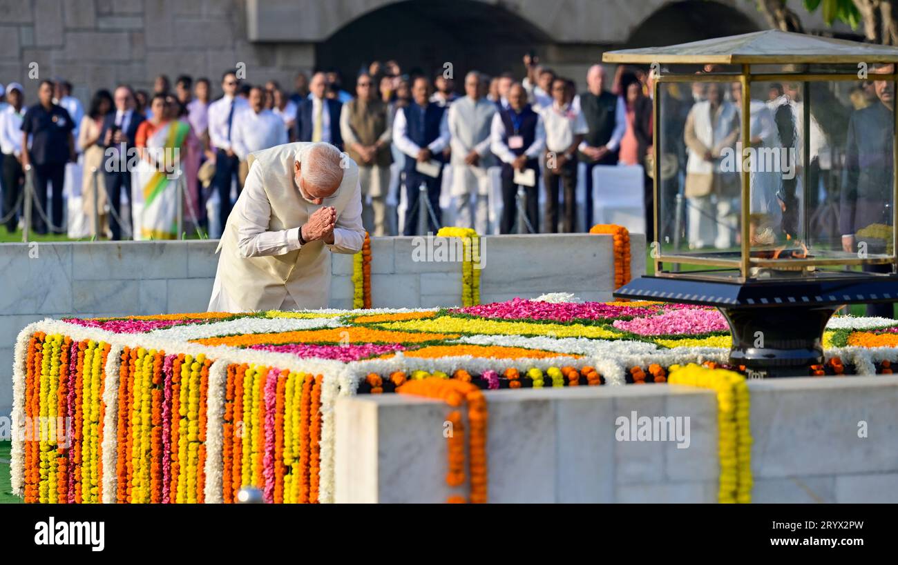 NEW DELHI, INDIA - OCTOBER 2: Prime Minister Narendra Modi pays tribute ...