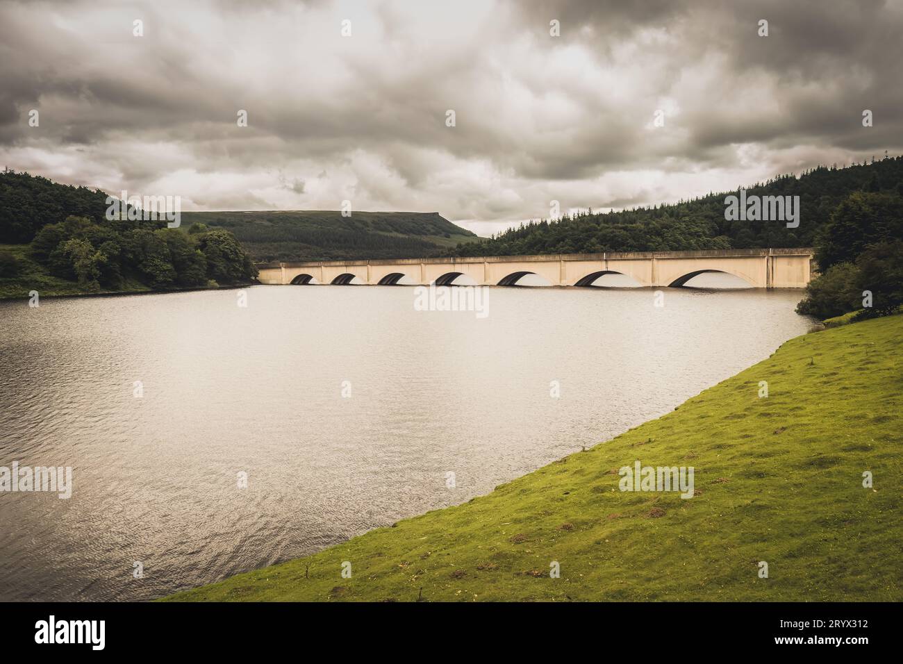 07.08.2023 Ladybower Reservoir, derbyshire, UK. Ladybower Reservoir is ...