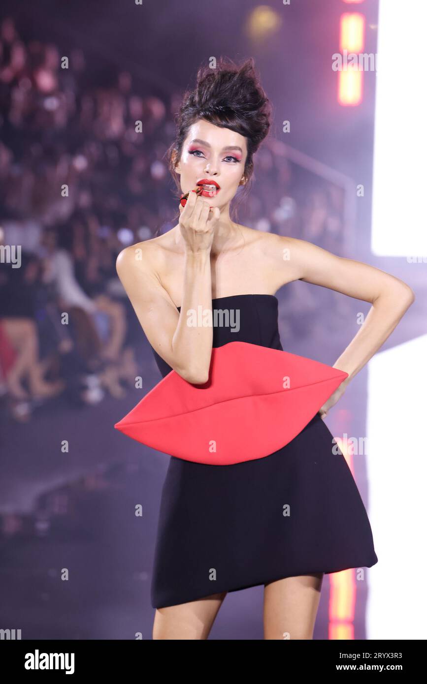 Paris, France. 01st Oct, 2023. Luma Grothe walks the runway of the Le ...