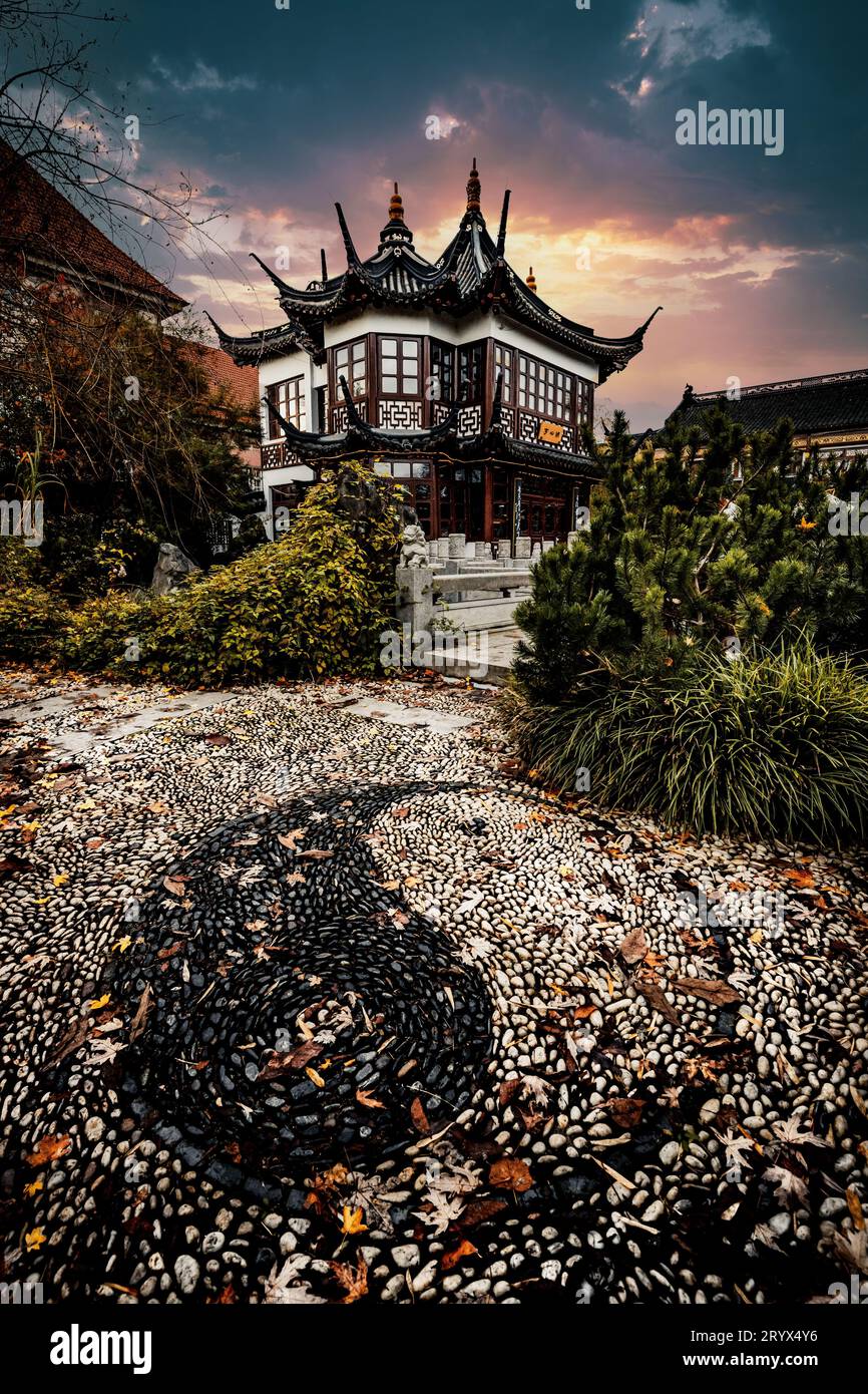 Beautiful Hamburg: Japanese Chinese Restaurant with Stunning Asian ...