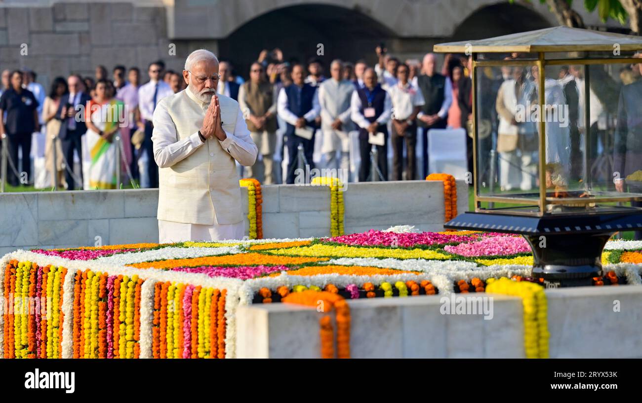 NEW DELHI, INDIA - OCTOBER 2: Prime Minister Narendra Modi pays tribute ...