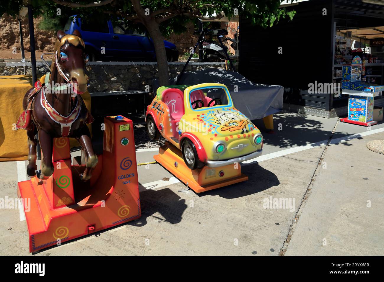Coin operated ride hi-res stock photography and images - Alamy